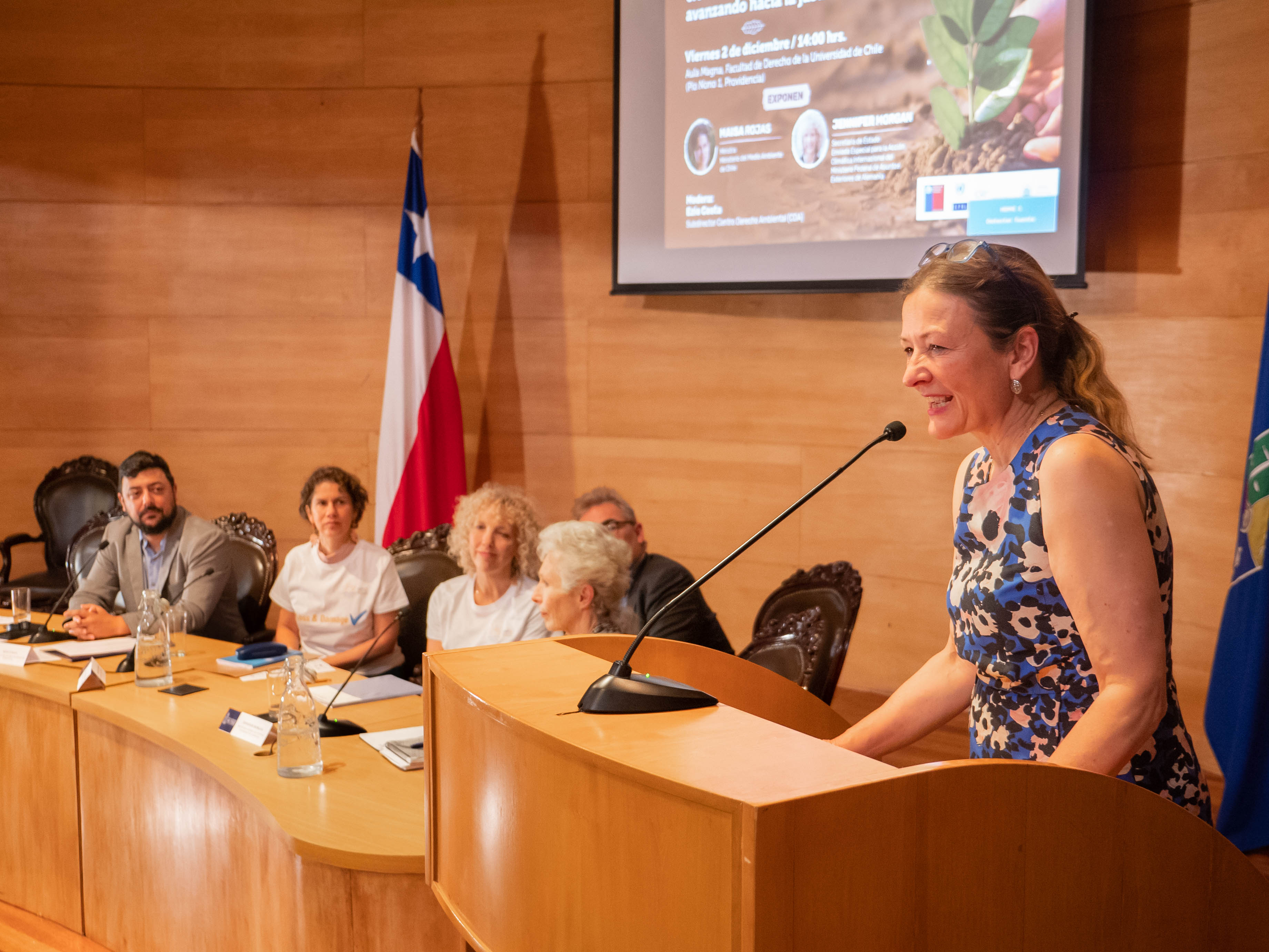 Ministras Rojas y Morgan participan en conversatorio sobre pérdidas y ...