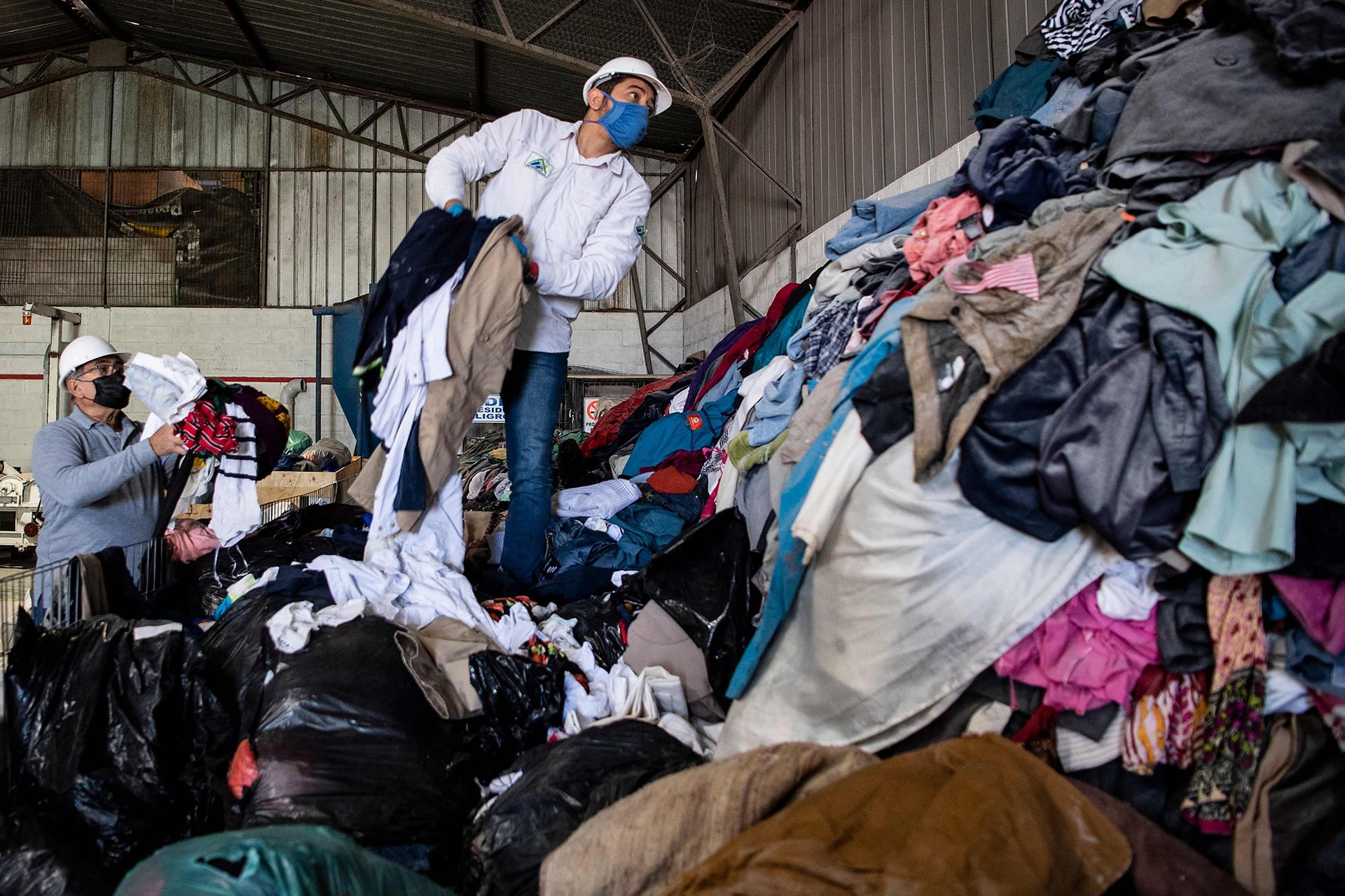 Geografía de la Ropa en Chile: la moda que nos mata - Universidad de Chile