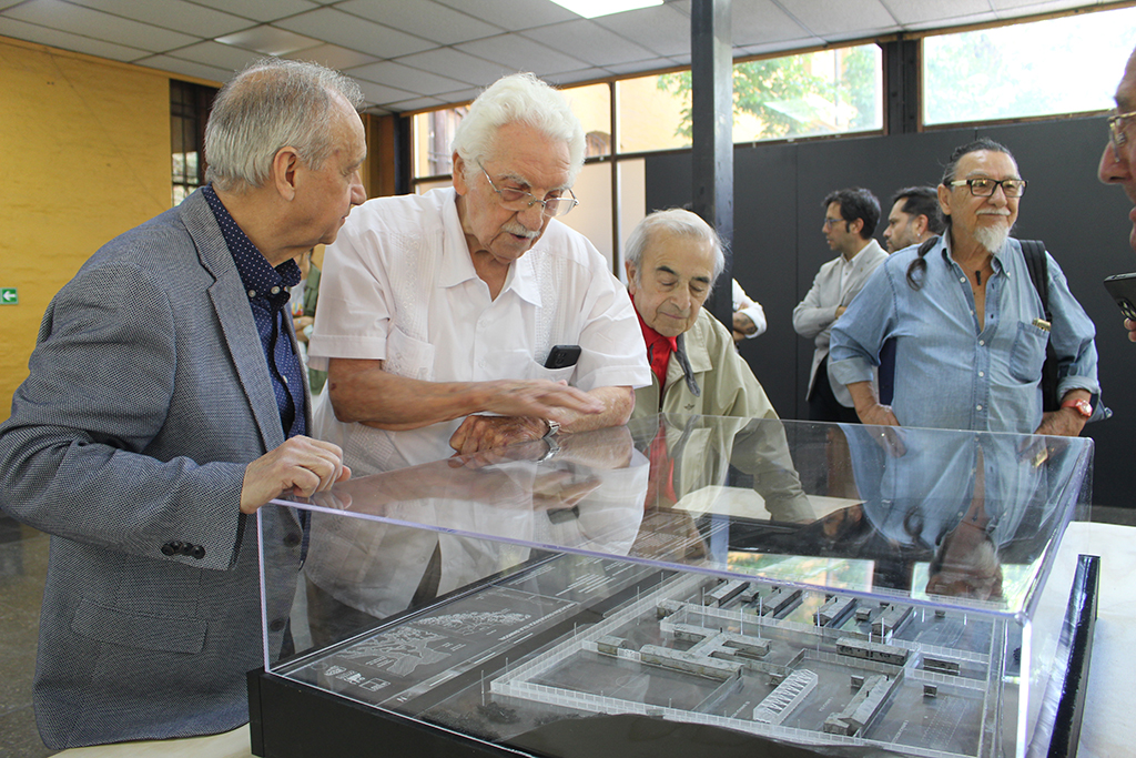 Inauguran inédita exposición arquitectónica del campo de prisioneros de ...