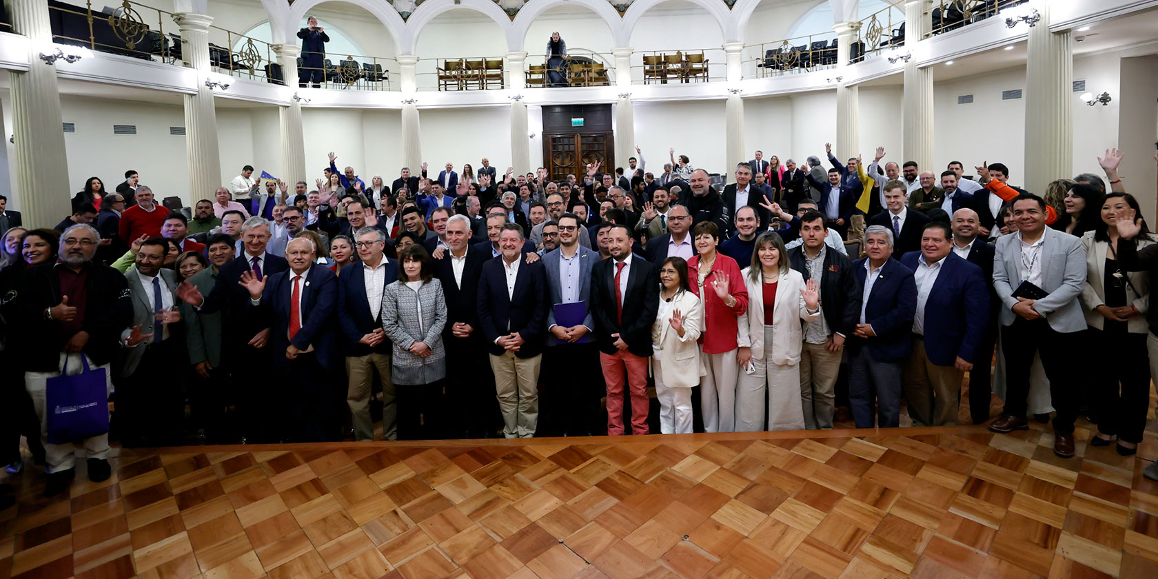 Consejeros Regionales de todo el país se reunieron en la Casa Central de la Universidad de Chile ...